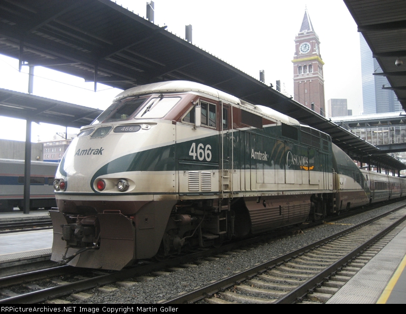 AMTK 466 with Cascades train at King Street Station